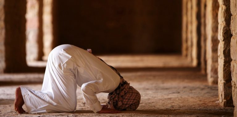 Kumpulan Gambar Orang Sujud yang Akan Membuatmu Kagum